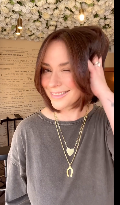 Jennifer Love Hewitt's new fall 'do - Page 2 - Blogs & Forums