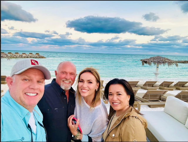 Lisa Robertson happily retired in the Bahamas - Blogs & Forums